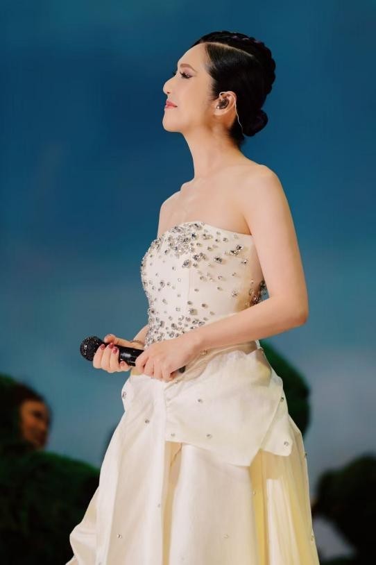 杨千嬅MY TREE OF LIVE世巡39站53场收官_娱乐频道_中华网