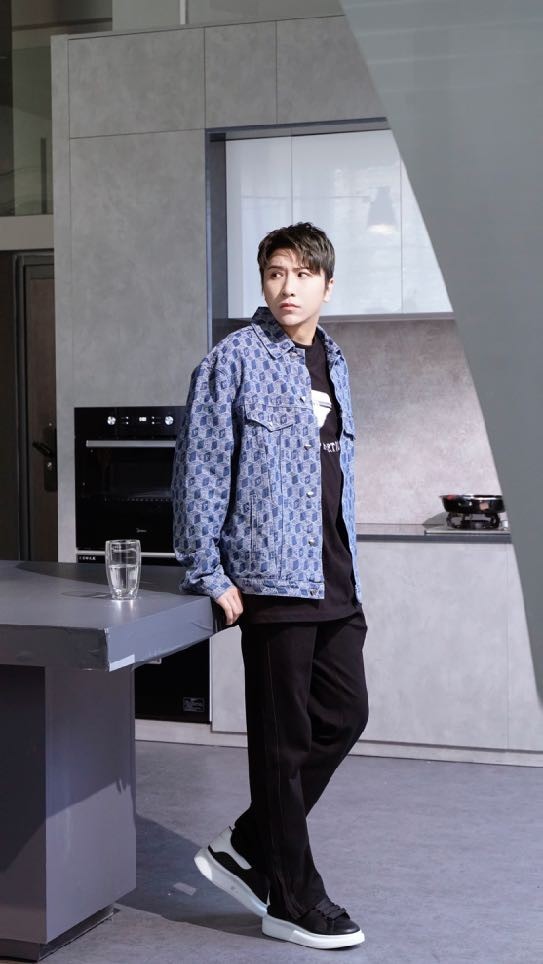 陈正晞Kaka Chen 新歌《双城》全网上线！讲述异地恋的心酸与无奈_娱乐频道_中华网