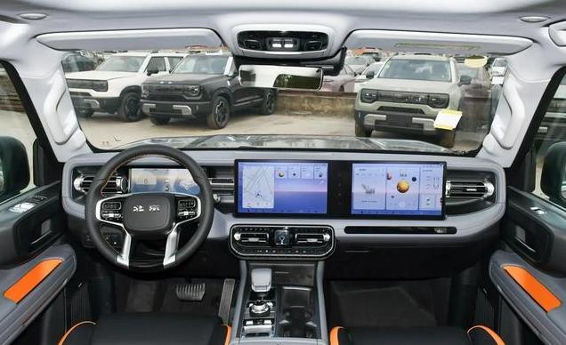 北京BJ40魔核电驱版实测，1.5T增程 纯电152公里，硬派SUV新选择_新闻看看