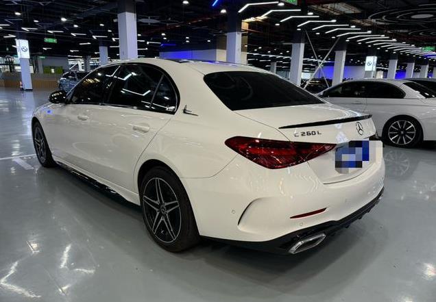 22.5万就能实现奔驰梦？这辆准新C260L到底值不值！_新闻看看
