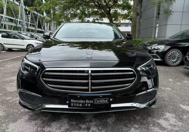 35.9万入手准新奔驰E300L，豪华配置拉满，值不值？_新闻看看