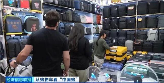 外国游客涌入华强北“扫货” 科技产品受追捧_军事频道_中华网